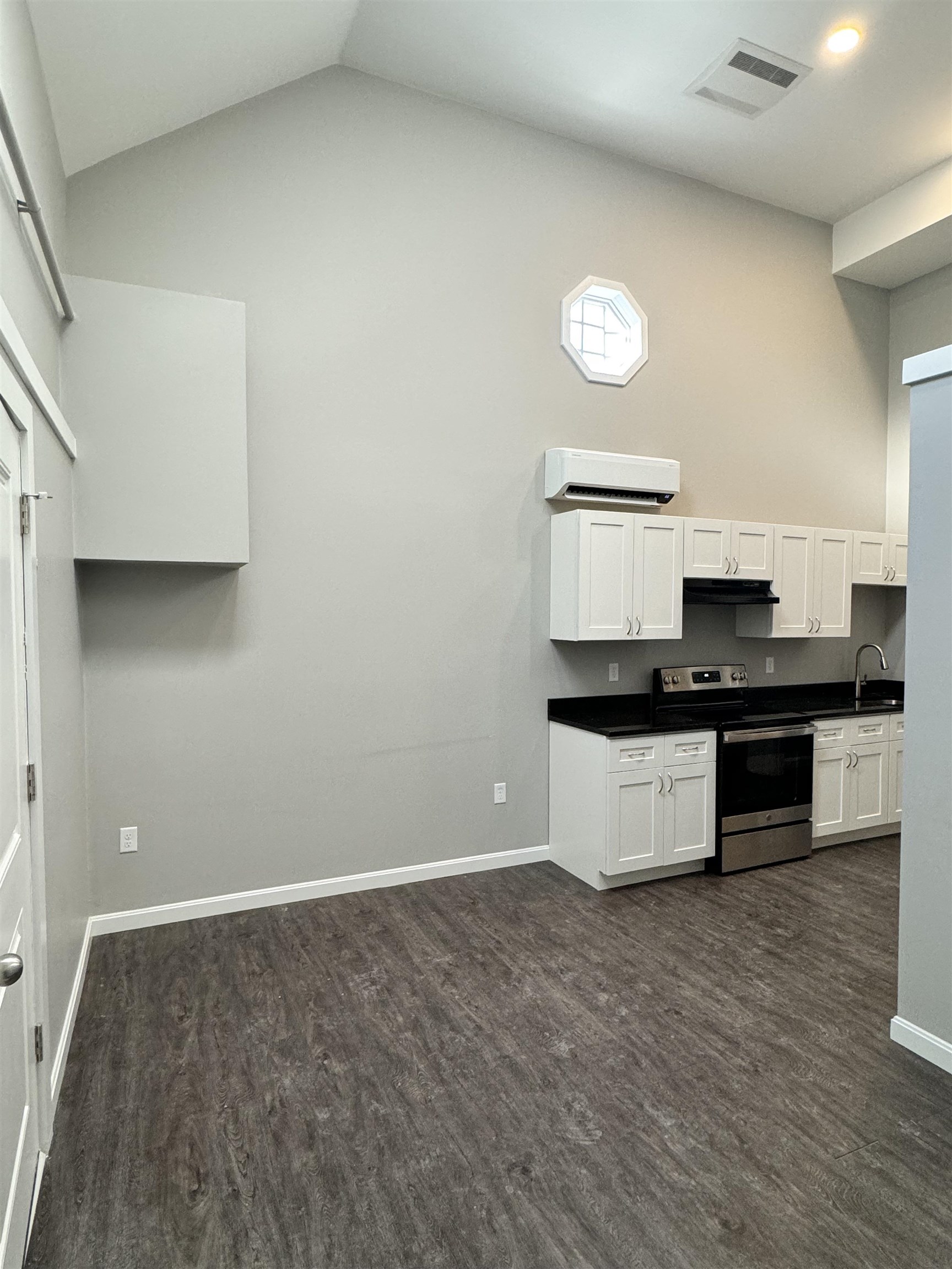 50 Monarch Way #201, Portsmouth, NH | MLS# 5073180 | Carey & Giampa ...